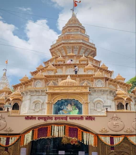 Pune: Sacred Sites Walking Tour of Old City with Snacks - Analyzing the Value: Price and Experience