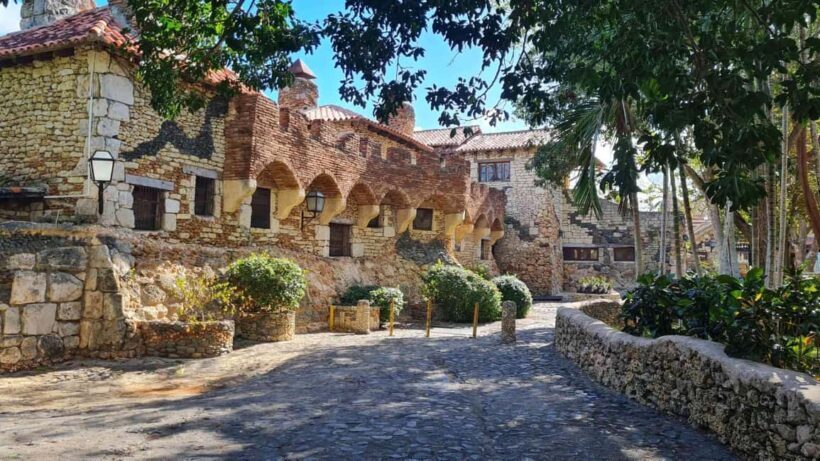 Punta Cana: Catalina Snorkeling & Altos de Chavón Day Trip - Practical Details and Tips