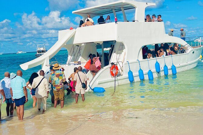 Punta cana Hip Hop Party Boat & Live DJ and Unlimited Drinks - Introduction
