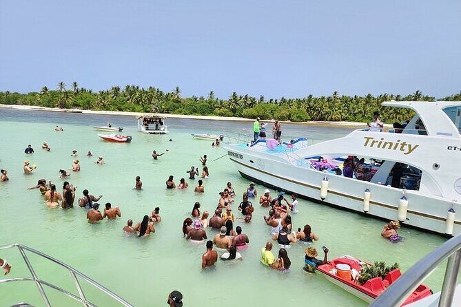 Punta Cana Party Boat:open bar - Key Points