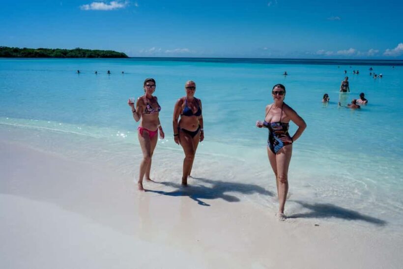 Punta Cana : Saona Island VIP 4 first-class beach and sunset - Key Points