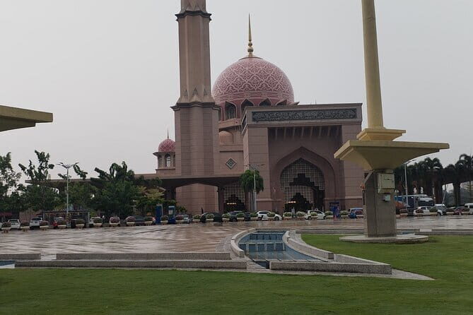 Putrajaya Batu Caves and Kuala Lumpur sightseeing Tour - Introduction