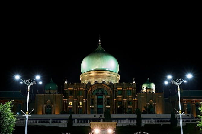 Putrajaya Boat Cruise, with Lunch, Prime Minister Office, Putra and Pink Mosques - FAQs