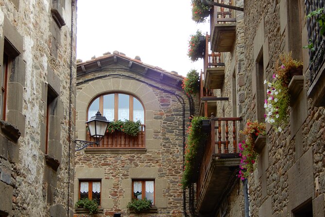 Pyrenees Medieval Village Hike From Barcelona - A Taste of Catalonia: Traditional 3-Course Lunch