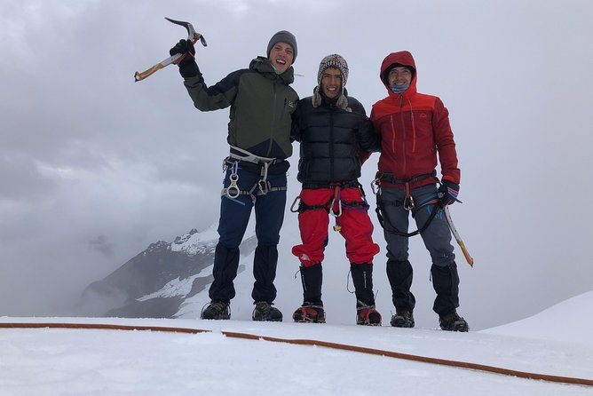 Qampa Climbing 2 Days in Ausangate - Day 1: Trekking to the Base Camp