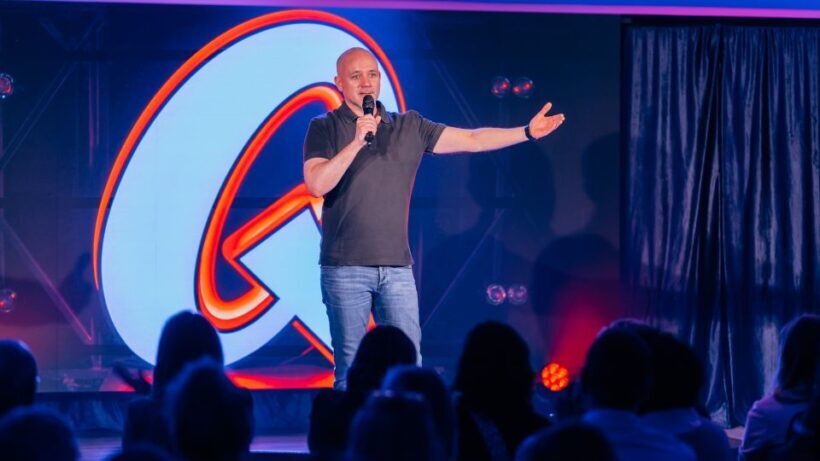 Quatsch Comedy Club Hamburg: Die Live Show - A Deep Dive into the Hamburg Comedy Scene