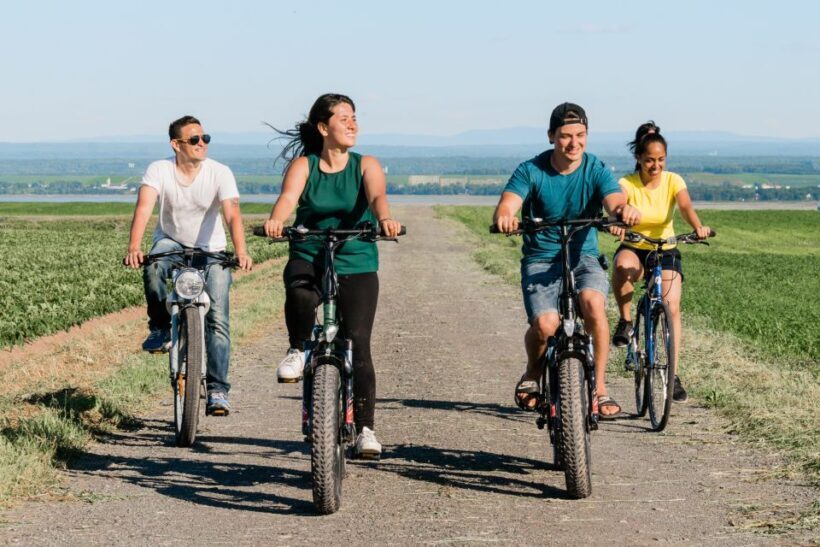 Quebec City - Regular Bike Rental on Ile d'Orléans - Local Flavors and Scenic Highlights