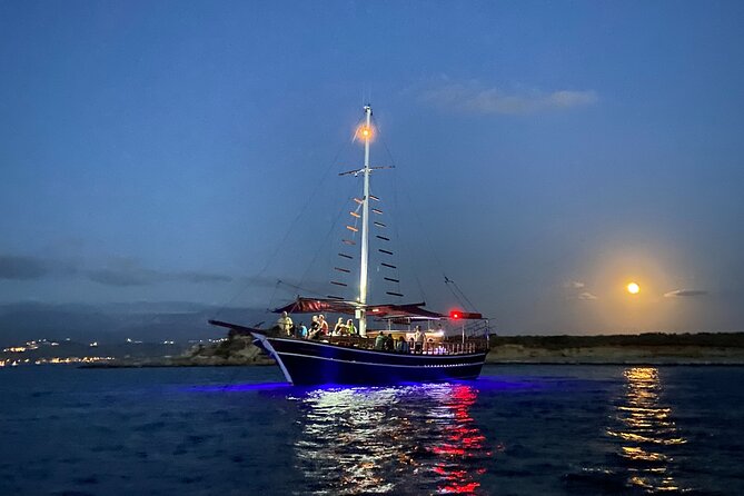 Queen Bee Sunset Cruise With Swim Stops and Dinner - Delightful Dinner and Complimentary Beverages