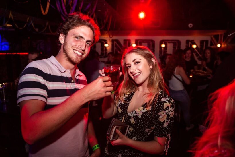 Queenstown: Bar Crawl with 5 Free Shots and Pizza - A Closer Look at the Queenstown Bar Crawl Experience