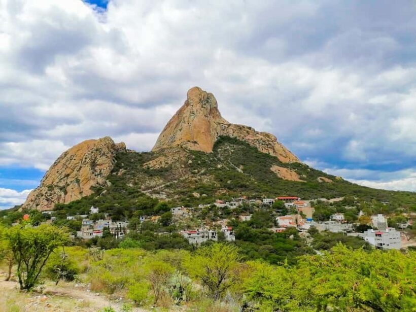 Querétaro: Bernal & Tequisquiapan Trip with Wine & Cheese - Analyzing the Itinerary: How the Day Unfolds