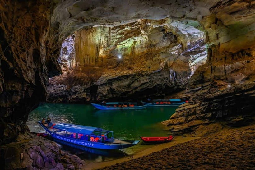 Qung Bình: Phong Nha Cave 4.5 km Kayak and Trek Tour - Entering the Cave: From Entrance to Twilight Zone
