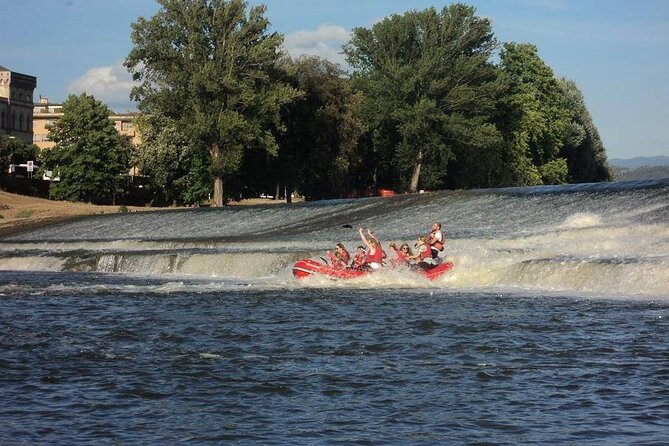 Rafting on the Arno River in Florence Under the Arches of Pontevecchio - Guided Commentary and Historical Insights