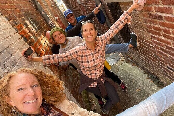 Raging Red River Scavenger Hunt - Raging Red River Scavenger Hunt: An Engaging Way to Discover Taos