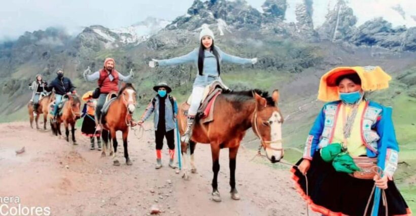 Rainbow mountain horseback riding tour + Buffet Lun - An In-Depth Look at the Rainbow Mountain Horseback Riding Tour