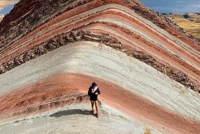 Rainbow Mountain Tour - Panoramic Views and the Grandeur of the Andes