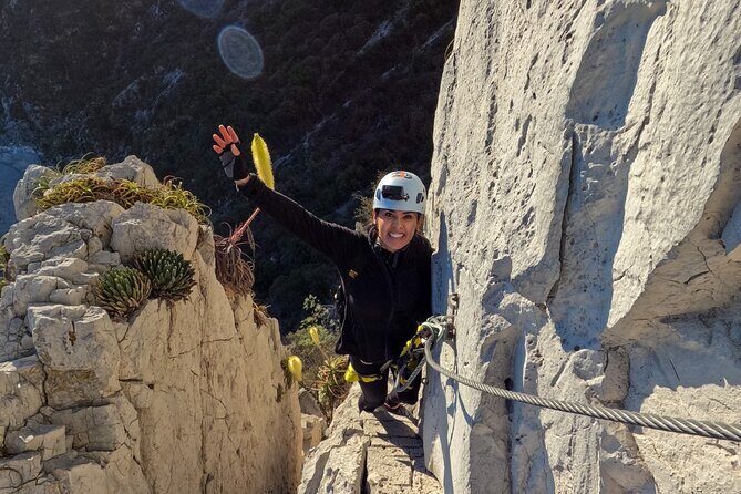 Rappels in Pico Licos with certified guides - Starting Point and Logistics