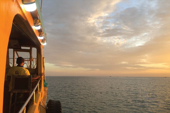 Red River Private Tour : Sunset and Night Squid Fishing - Key Points