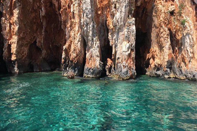 Red rocks & Hells' islands private getaway tour - Analyzing the Value