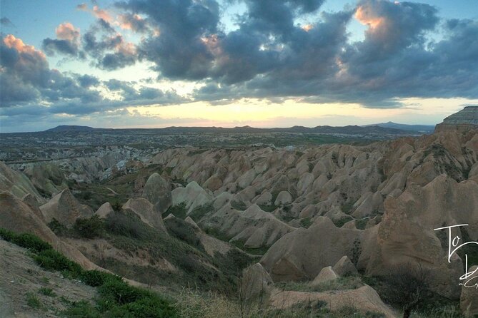 Red & Rose Valley Sunset Hiking Tour - Tour Highlights