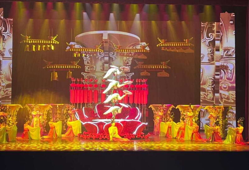 Red Theater Beijing Acrobatic Show With Private Transfer - Key Points