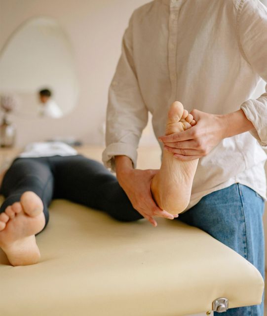 Reflexology Massage For Relaxing Moments At Home - How the Service Works: Booking, Location, and Logistics