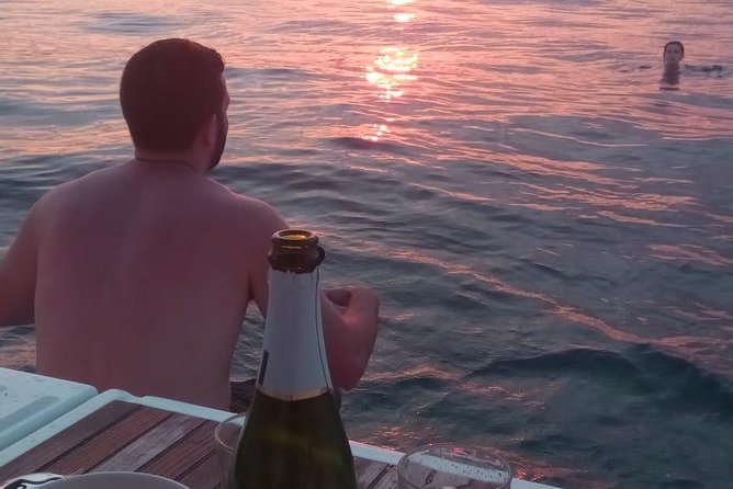Refreshing 1-Hour Sailing Tour in Barcelona With Open Bar&Snacks - Customer Feedback and Reviews