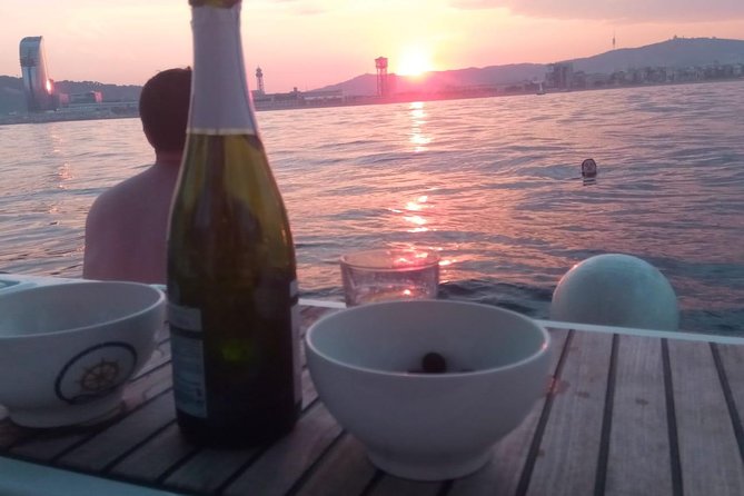 Refreshing 1-Hour Sailing Tour in Barcelona With Open Bar&Snacks - Tips for a Great Sailing Experience