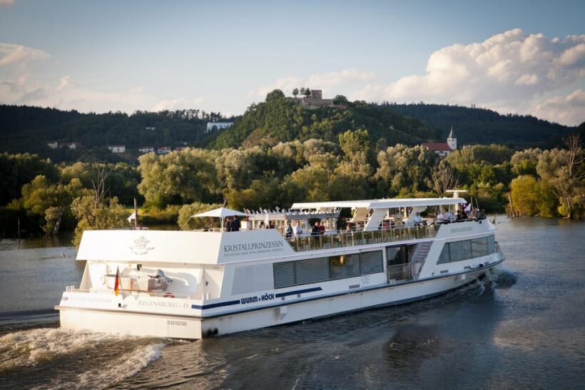 Regensburg: Sightseeing Cruise to Walhalla - An In-Depth Look at the Cruise Experience