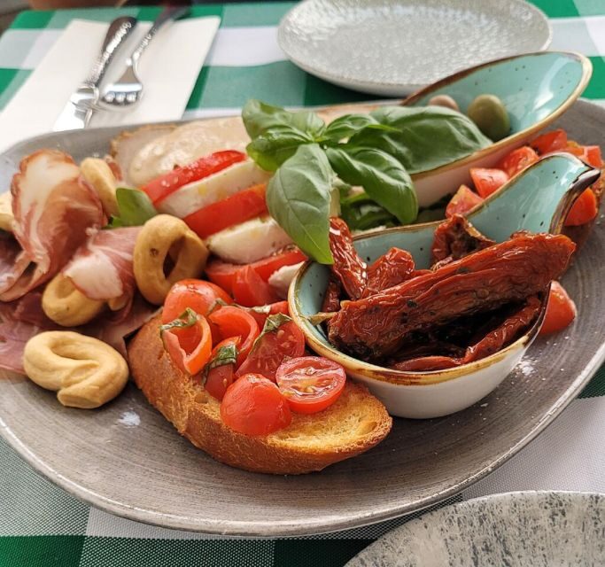 Regensburg: walking tour with italian wines and food tasting - Who Will Love This Tour?