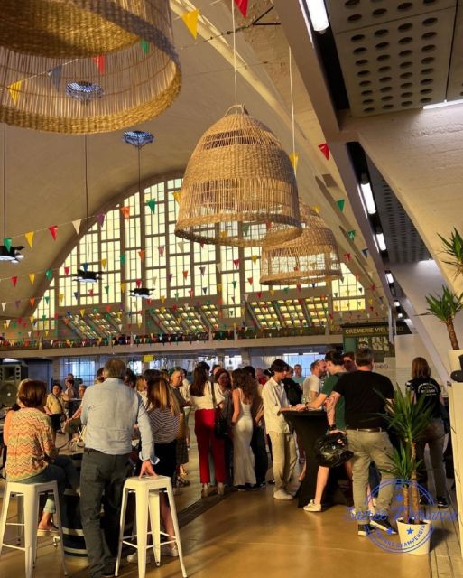 Reims: City-Center Discovery Tour and Champagne Tasting - Historical Landmarks and Sights