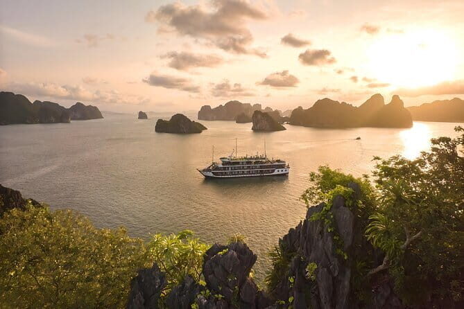 REINA - Ha Long Luxury Day Cruise - The Sum Up