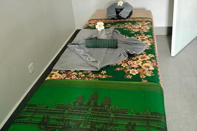 Rejuvenate the Body and Mind with Aromatherapy Oil Massage - Who Will Love This Experience?