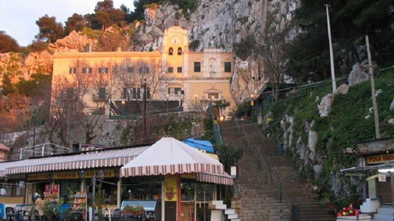 Relax in Mondello and Sanctuary in Monte Pellegrino - An Overview of What to Expect