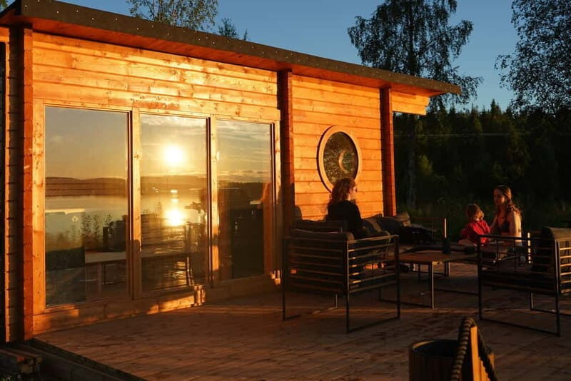 RELAXING CANOE & PANORAMIC SAUNA EXPERIENCE FROM ROVANIEMI - An In-Depth Look at the Rovaniemi Sauna & Canoe Tour