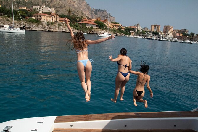 Relaxing Day on Board a Super Yacht for up to 35 People - Ideal Location for Your Adventure