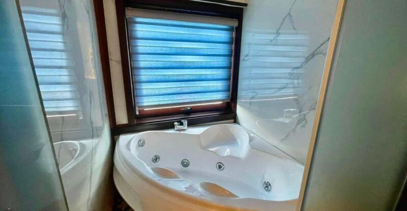 Renea Cruises - BEST Small Boat in Bai Tu Long & Halong Bay - Key Points