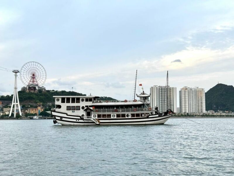 Renea Cruises - BEST Small Boat in Bai Tu Long & Halong Bay - Onboard Comfort and Extras