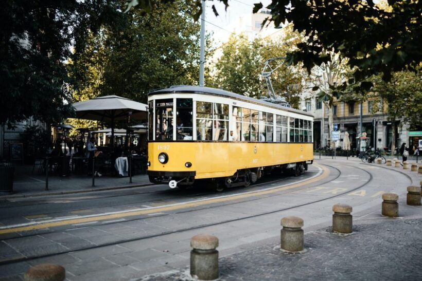"Rent a Local & Unveil the City in 2 hours" - Who is this tour best suited for?