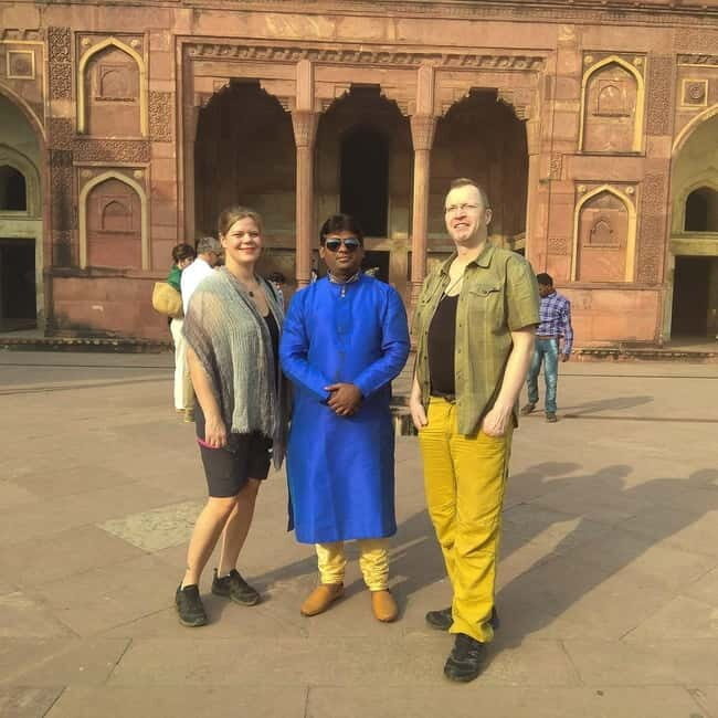 Rent a sari or kurta pajama for Taj Mahal visit & picture - FAQ