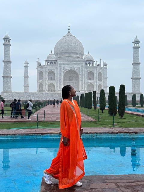 Rent a sari or kurta pajama for Taj Mahal visit & picture - What to Expect from the Taj Mahal Sari and Kurta Pajama Rental Experience