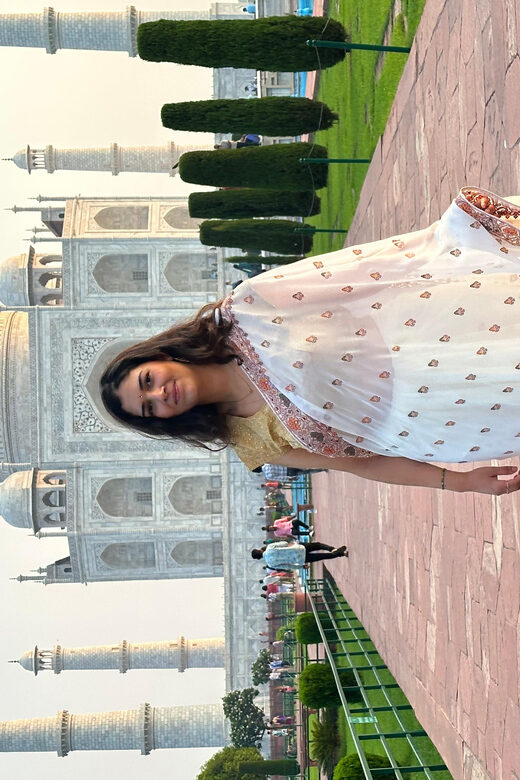 Rent a sari or kurta pajama for Taj Mahal visit & picture - How It Fits into Your Taj Mahal Visit