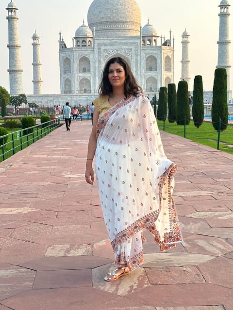 Rent a sari or kurta pajama for Taj Mahal visit & picture - Who Will Love This?