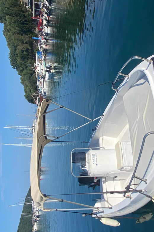 Rent a small boat 30 hp without license! - An introduction to this boat rental experience