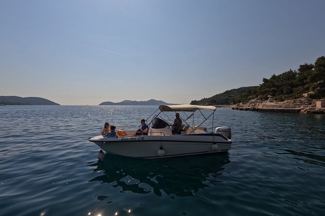 Rent a speedboat without skipper - discover beauties by yourself - Authentic Traveler Insights