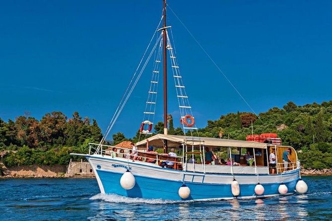Rent a Traditional Wooden Boat (64 pax) - The Experience: What to Expect on the Boat