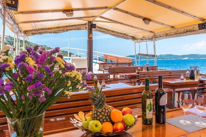 Rent a Traditional Wooden Boat (64 pax) - Itinerary Breakdown: Exploring the Coast and Islands