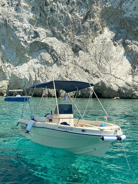 Rent your own boat with no license required - Key Points