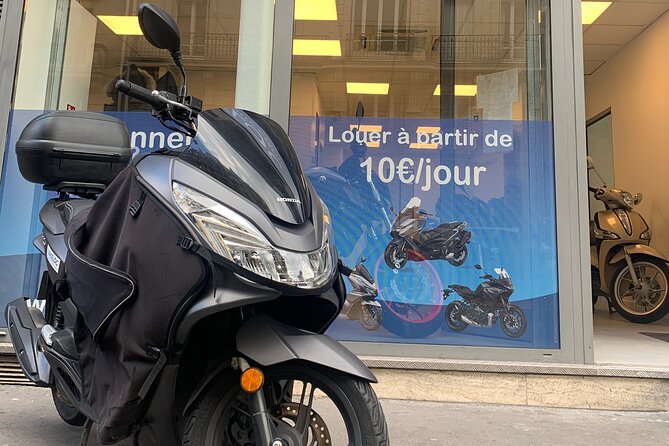 Rental scooter PCX Honda 125cc (B / A1 permit) Paris - Why Choose the Honda PCX 125cc Scooter in Paris?