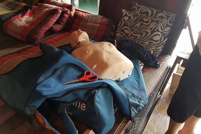 Rescue Diver and EFR ( Start at Koh Chang) - Day 1: Introduction and Theory at BB Divers