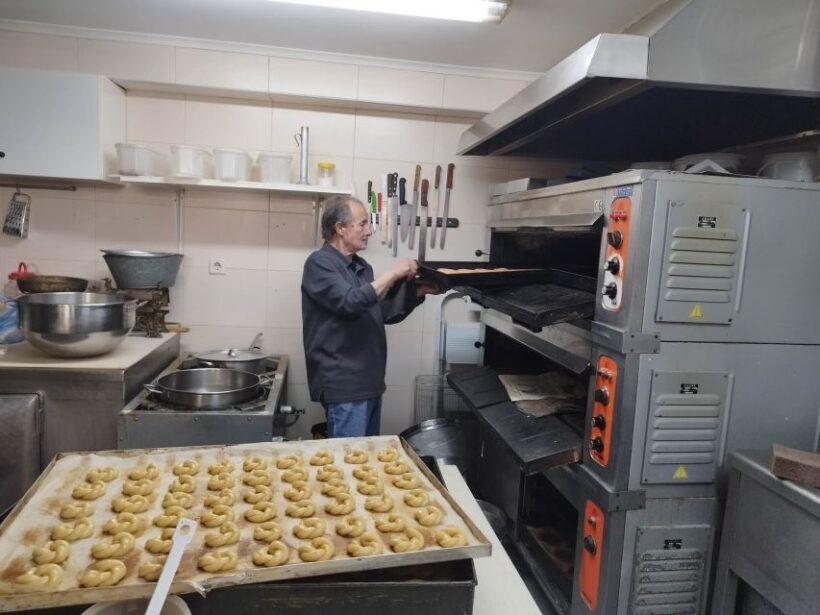 Rethymno: Old Town and Food Tasting Private Tour - The Guide and Group Size